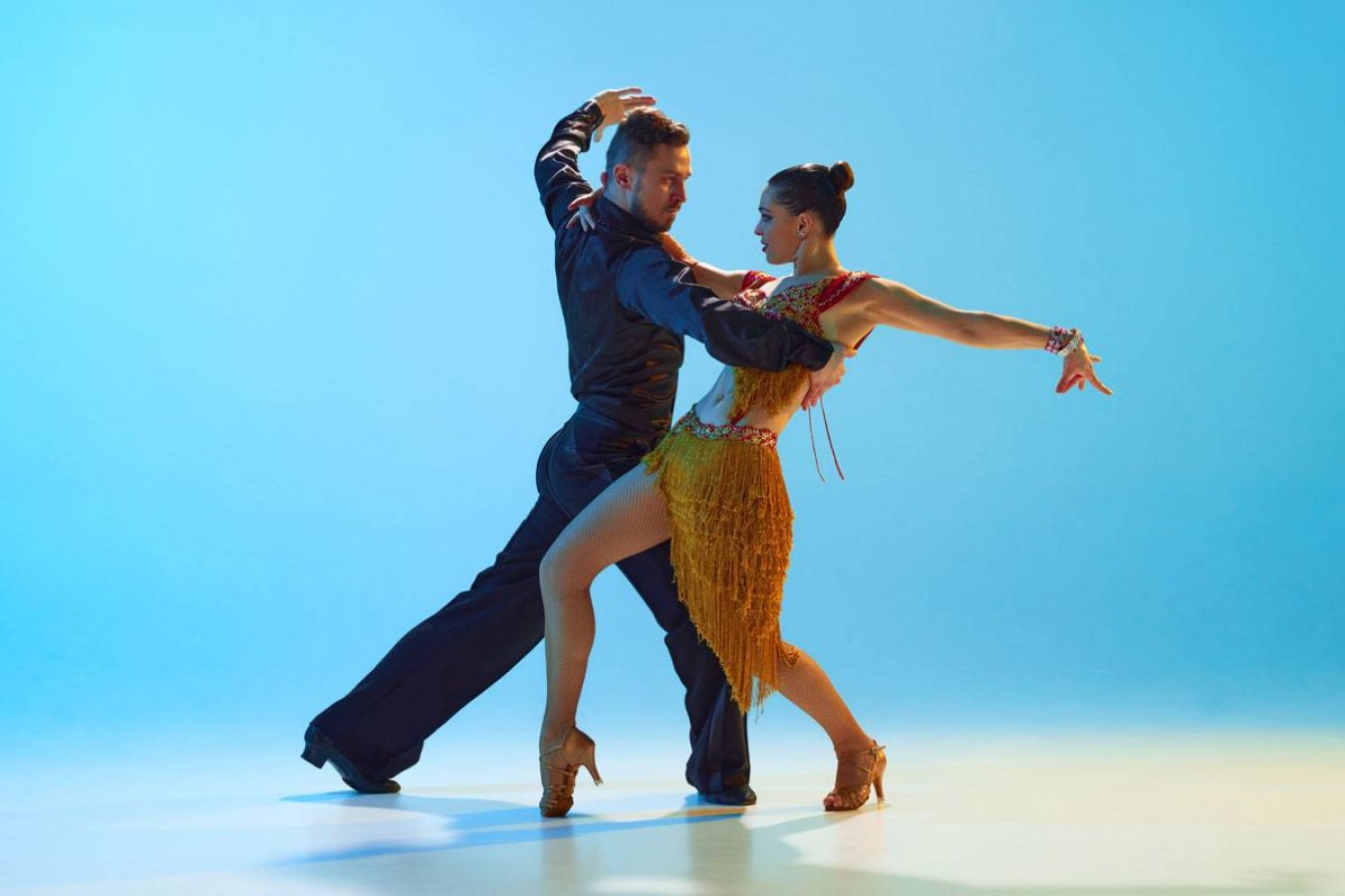 Guide On How To Dance Salsa With Confidence Guide On How To Dance Salsa With Confidence